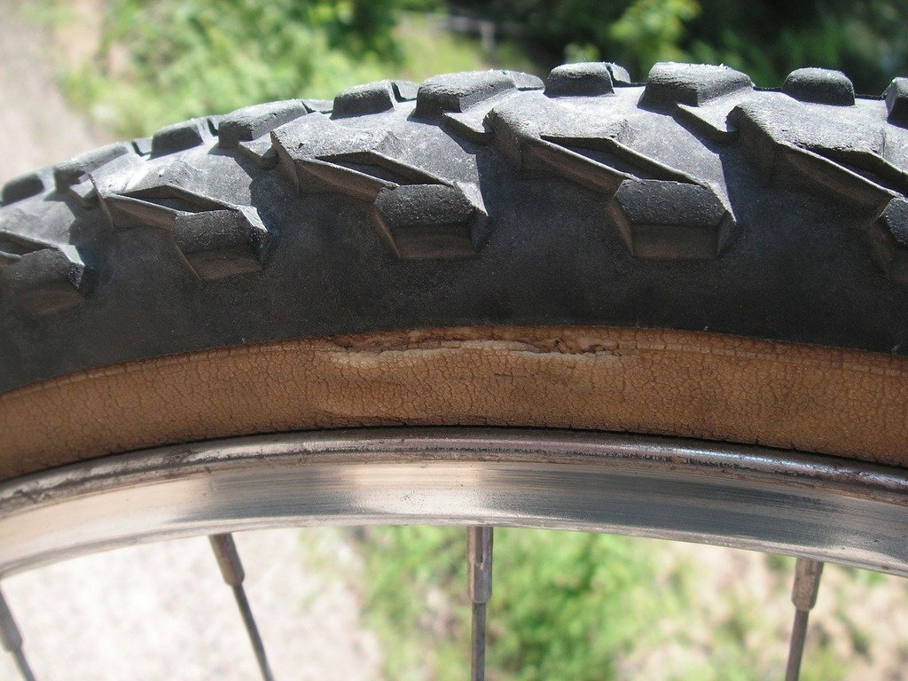 How to know when to change a bike tire